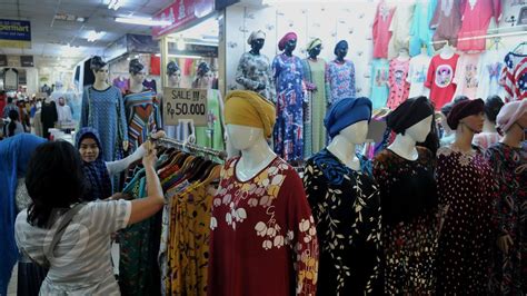 Masyarakat Mulai Berburu Busana Muslim Menjelang Bulan Ramadan Foto Liputan Com