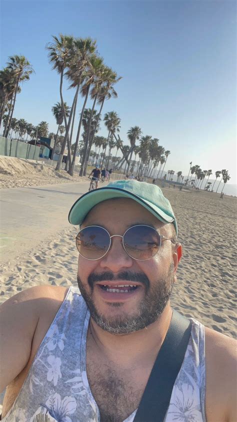 حسام داغر يصل لوس أنجلوس لحضور افتتاح فيلمه 40 يوم بأمريكا اليوم السابع