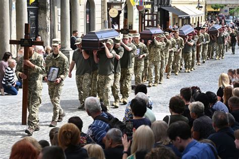 ယူကရိန်းစစ်သားတွေရဲ့ရုပ်အလောင်း ၁၀၀၀ ကို ရုရှားက ပြန်လည်ပေးအပ်ခဲ့တယ်လို့ ယူကရိန်းအစိုးရသတင်း ထုတ