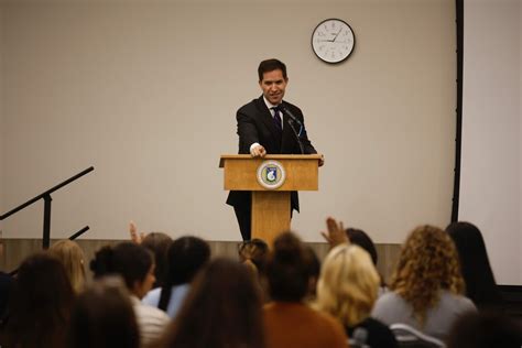 John Teets Chief Of Greyhound And Dial Died At 77 Occupy Corporatism