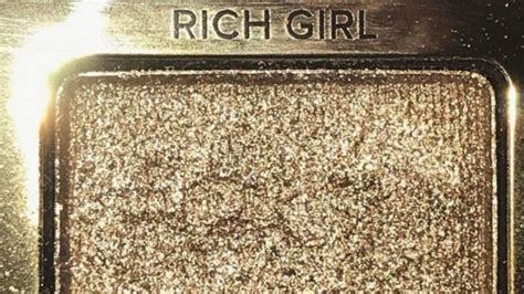 Siri Play Gwen Stefani Gold Girl Gold Aesthetic Brunette Aesthetic