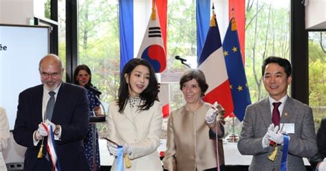佛대사관 개관식 찾은 김건희 여사 “양국 매력 어우러진 건축물”