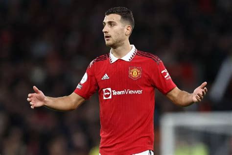 Manchester Uniteds Diogo Dalot Targets A Winning End To The Premier