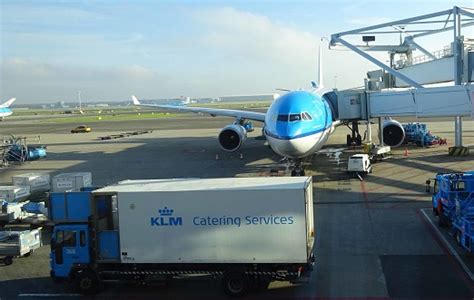 Klm 항공 스키폴 국제 공항 화물 컨테이너 네덜란드의 피플 뷰 2019년에 대한 스톡 사진 및 기타 이미지 2019년