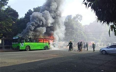 လသာမြို့နယ်၊ အနော်ရထာလမ်းတွင် Ybs တစ်စီး မီးလောင် Myanmar Digital News