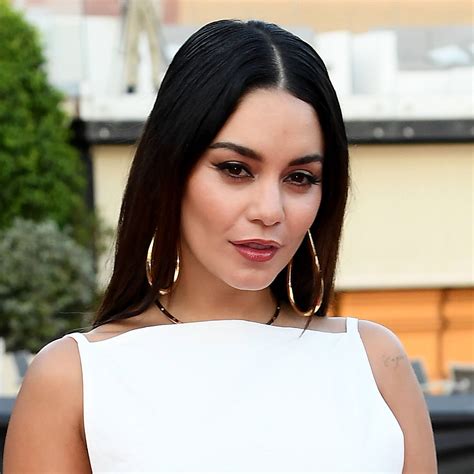 Isaac Fiddle Komprimovani Vanessa Glam Actress Očinski Prepoznajte Zadržite