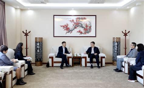 中国农业银行新疆分行领导来校交流座谈