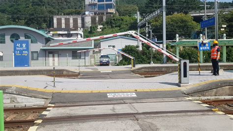 마노기술파킹세일 철도 승강장 차량차단기180도 접히는 차단기 Youtube