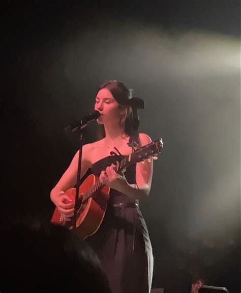 Pin By Erin Taylors Version On Gracie Abrams🎤 Pretty People Cute