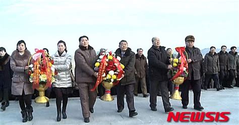 北 광명성절 맞이 김일성 김정일 동상 방문