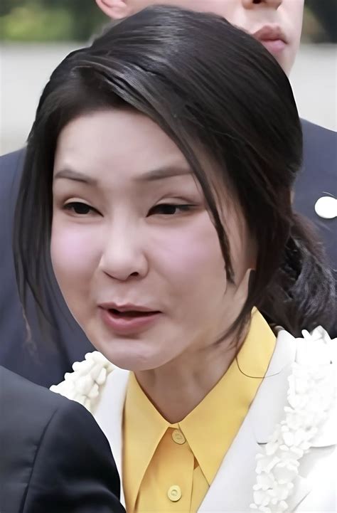 오마이뉴스 하와이 도착 김건희 여사 사진 교체 논란 뉴스 통신사가 개인 인스타도 아니고 지가 보고 이쁘게 나온 사진으로