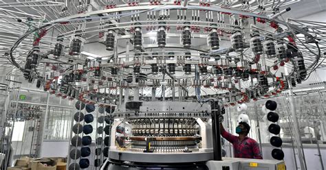 Indias Economy Grows At Fastest Pace In A Year Slowdown Expected