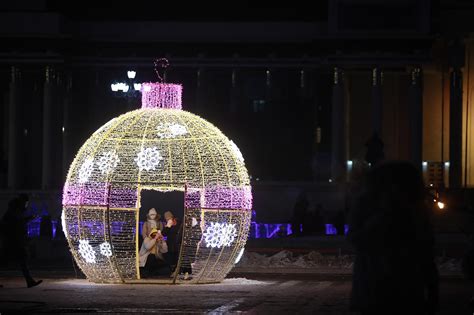 Төв талбай дээр 20 00 цагаас өдөр бүр урлагийн тоглолттой
