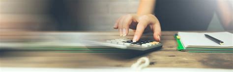 Premium Photo Woman Hand Calculator And Notepad