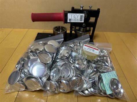 プロ仕様 缶バッジマシン 38mmサイズ中古 パーツ約250個付き ⑤ メルカリ