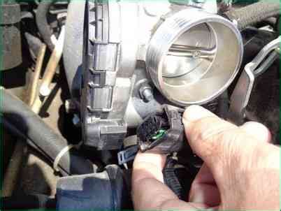 How To Remove And Install The Electric Throttle Assembly Of A Chevrolet