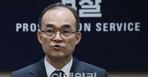 문무일 검찰 스스로 인권 가치 지키며 수사해야