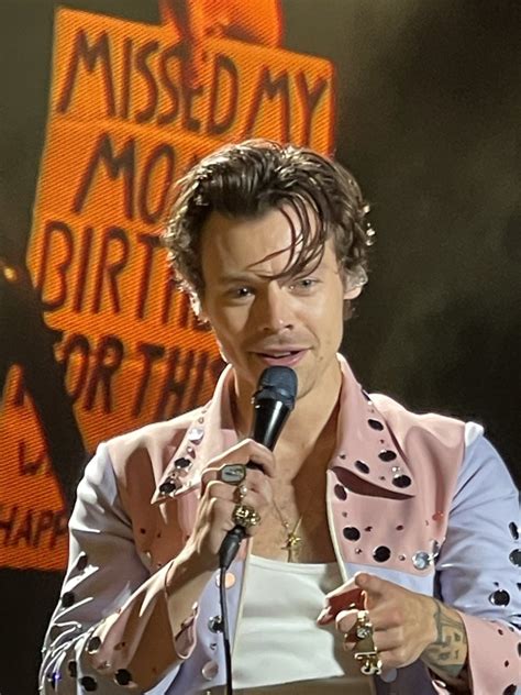 Harry Styles Cute Harry Styles Pictures Harry Styles Love On Tour