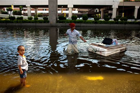 Relief Agencies Fear Disease In Flooded Thailand Cnn
