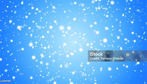 青い背景に白い雪が飛ぶクリスマスの雪片冬の吹雪背景イラスト イラストレーションのベクターアート素材や画像を多数ご用意