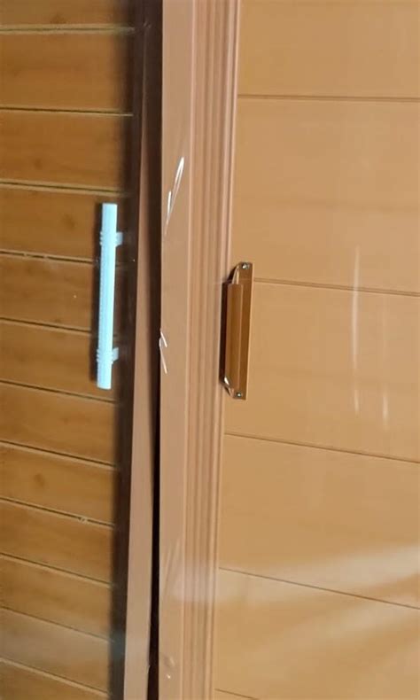 Pintu Kamar Mandi PVC Motif Garis Hologram Coklat Urat Kayu Perabotan