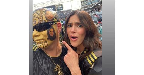 Bruna Marquezine Posta Foto Divertida Homem Que Pintou Seu Rosto Em Partida De Futebol