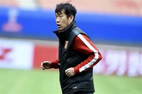 中国足球变天！高洪波接班陈戌源，国脚月薪暴跌：125万降至1万多 Nestia