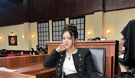 Bukan Anggitha Ayu 6 Potret Cantik Eca Aura Sosok Perempuan Yang
