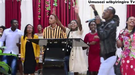 Abaririmbyi Bataramiye Imana Mu Buryo Budasanzwe Kumusozi Wibyiringiro