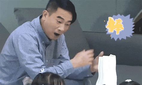 梦回《爸爸去哪儿》！陈小春被jasper摸头满眼宠溺 搜狐大视野 搜狐新闻