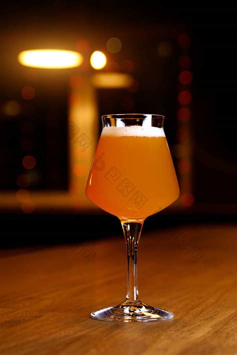 酿酒厂的手工啤酒酿造设备酒精饮料生产图片 包图网企业站