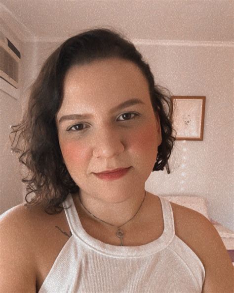 Sarah Almeida Medium