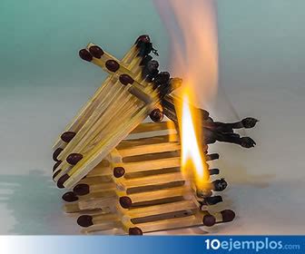 10 Ejemplos de fenómenos físicos y químicos