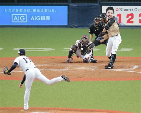 9回無死一、二塁、中越えに同点となる3点本塁打を放つ日本ハム・大田 （撮影・後藤 大輝） ― スポニチ Sponichi Annex 野球