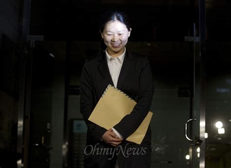 참고인 조사 받은 권은희 수사과장 오마이포토