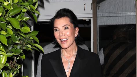 Kris Jenners New Face Is A Great Case For Keeping Plastic Surgery Old
