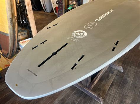 新品未使用 Starboard Pro 82″ × 29″ 118l Acute Custom Carbon
