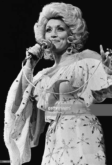 Pin By Luana Freire On Dolly Parton Dolly Parton Dolly Parton Pictures Dolly