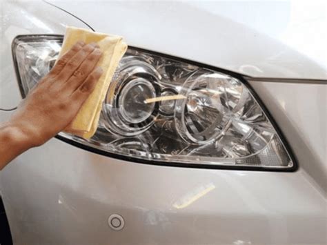 Los Faros Del Auto Deben Estar Libres De Humedad