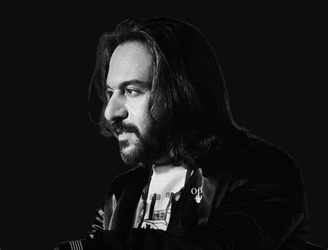 متابعة نحنا بهاء سلطان متسائلًا مين إتعلم ببلاش؟ Ne7na Magazine