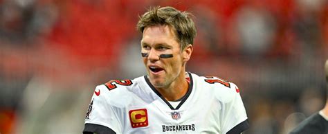 Tom Brady Is Dating A Model But Its Not Kim Kardashian