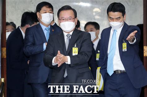 인사청문회 출석하는 김부겸 포토 포토 기사 더팩트