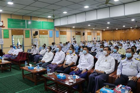 ပြည်ထောင်စုဝန်ကြီး ဗိုလ်ချုပ်ကြီးတင်အောင်စန်း ပြင်ဦးလွင်နှင့် မိတ္ထီလာမ