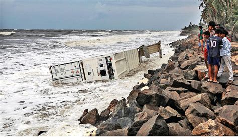 Oil Spill Spreading High Alert Along Kerala Coast Ahmedabad Mirror Newspaper Read This