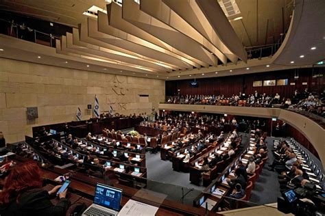 الكنيست الإسرائيلي يُقر بالقراءة التمهيدية حظر رفع العلم الفلسطيني في