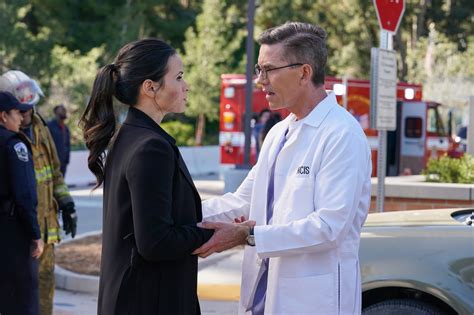 Tony And Ziva Holding Hands