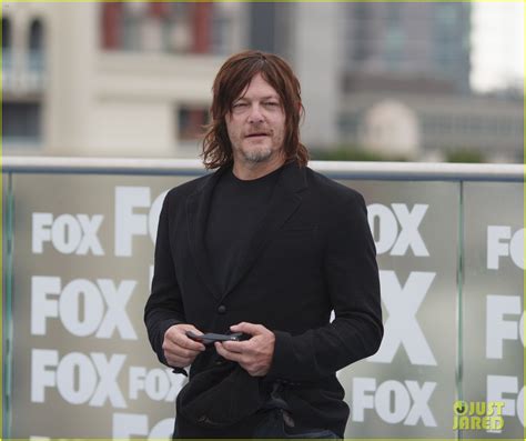 Walking Dead Cast Does A Classic Prom Pose At Comic Con Photo