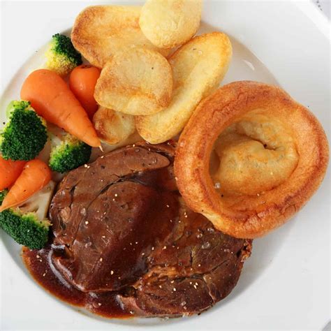 Roast Beef With Yorkshire Pudding Images At Ray Pharr Blog