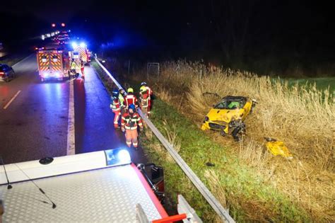 Unfall auf der A bei Tornesch Jaguar überschlägt sich