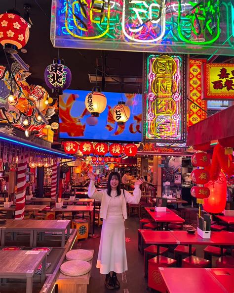 丸田 実果旅行が楽しくなる情報を発信 歌舞伎横丁にぎやかでした！ 東京歌舞伎町タワー写真スポット旅行旅おすすめ旅スタグラム